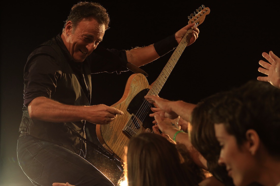 buddy of mine took this shot of Bruce Springsteen in Vienna : r/pics